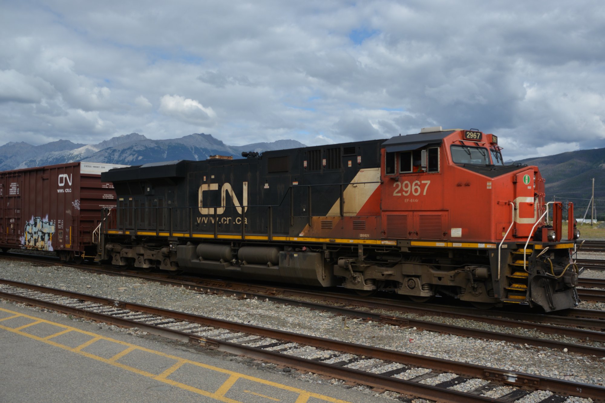 Solve CN Rail, Jasper jigsaw puzzle online with 96 pieces