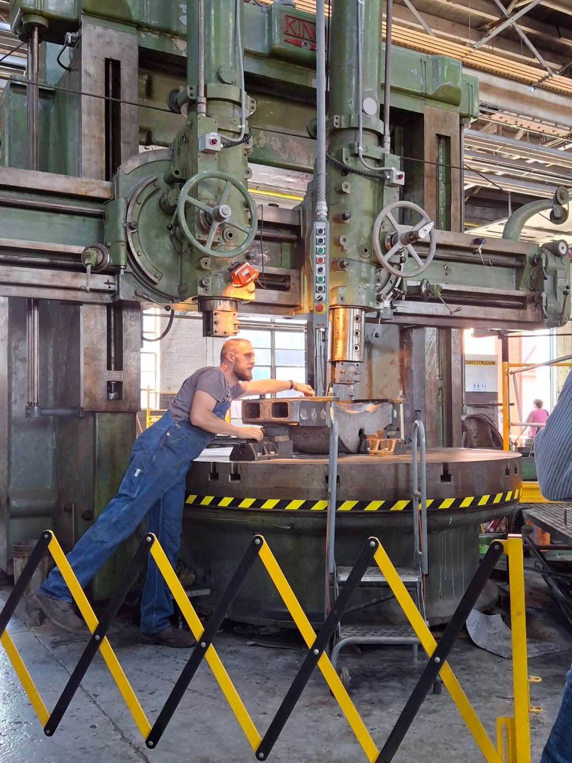 Solve Vertical boring mill demo jigsaw puzzle online with 80 pieces