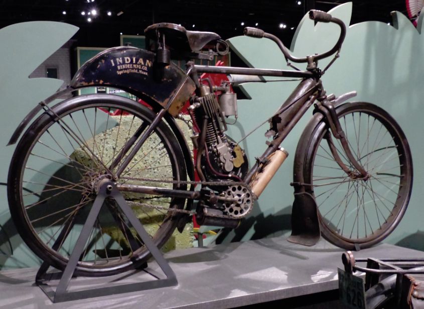 Solve 1906 Indian Camelback Motorcycle jigsaw puzzle online with 20 pieces