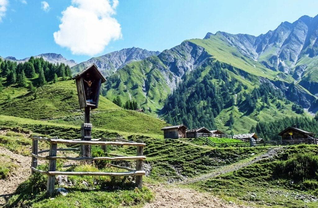 Solve Tirol jigsaw puzzle online with 70 pieces