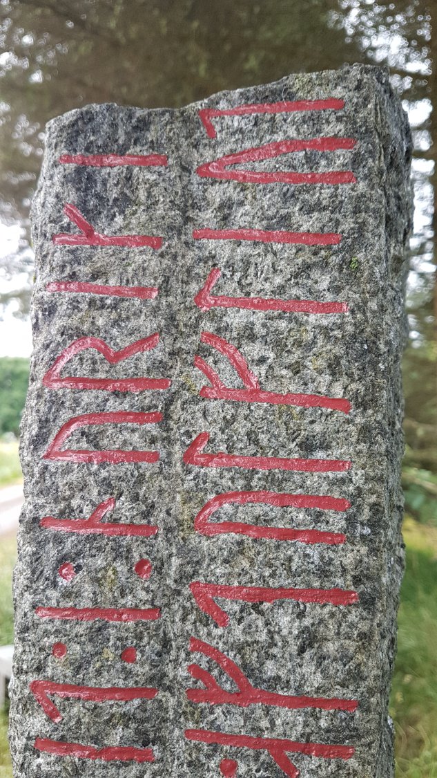 Solve The Kuli Stone 4 jigsaw puzzle online with 15 pieces