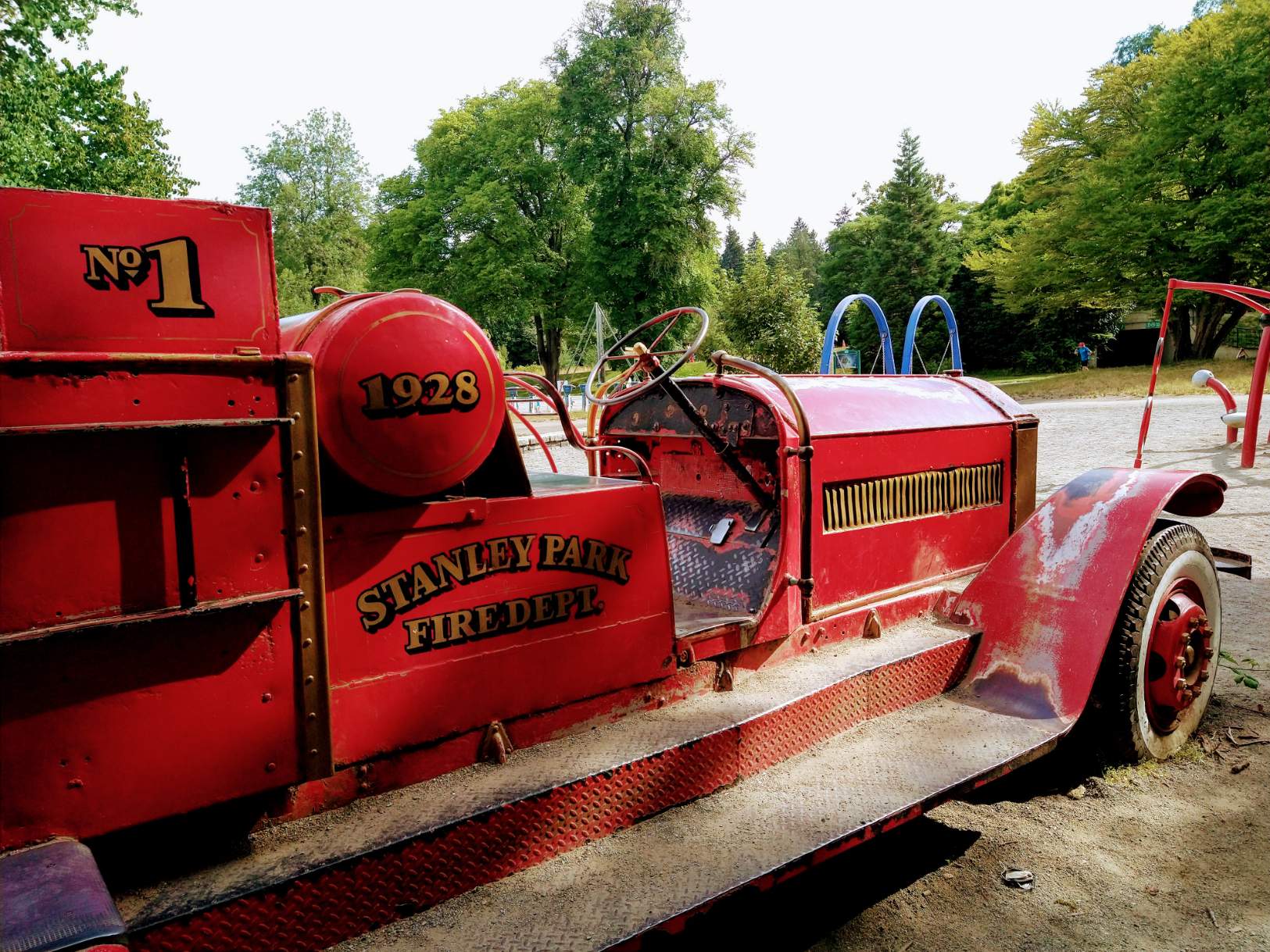 Solve Stanley Park fire truck jigsaw puzzle online with 130 pieces