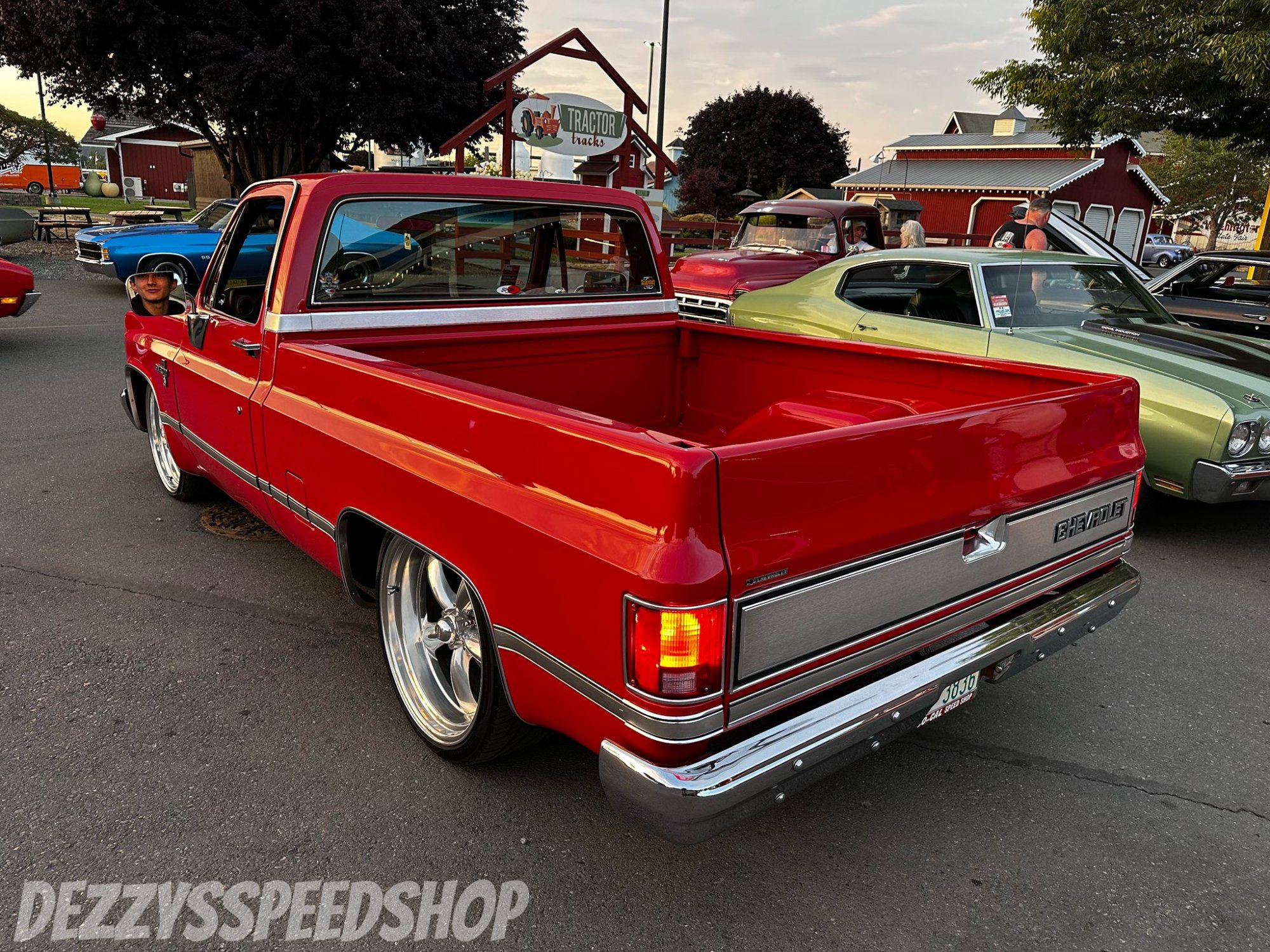 Solve 1982 - CHEVROLET C10 jigsaw puzzle online with 192 pieces