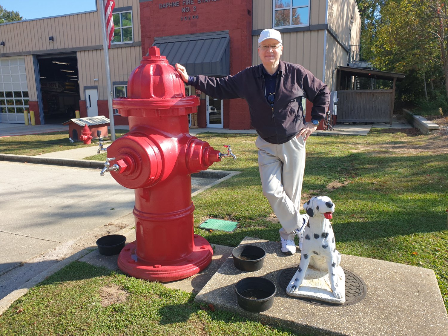 Solve NOW THAT'S A FIRE HYDRANT! jigsaw puzzle online with 20 pieces