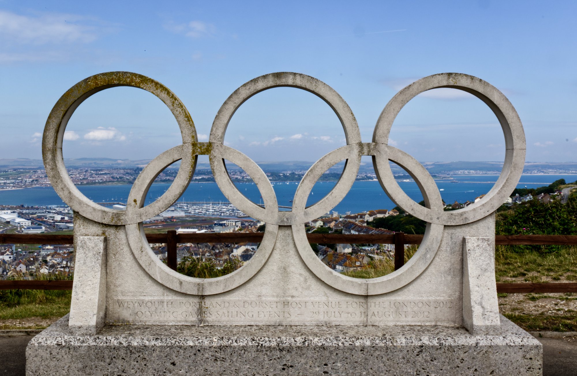 Solve Olympic rings portland UK jigsaw puzzle online with 198 pieces