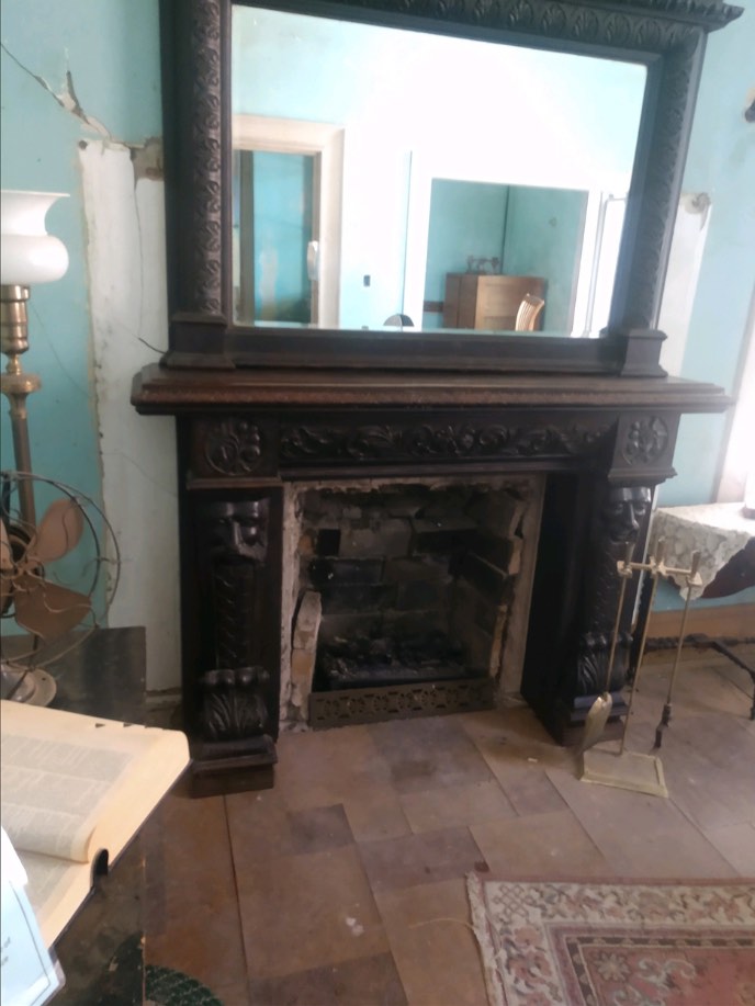 Solve Fireplace , staff family apartment jigsaw puzzle online with 12 ...