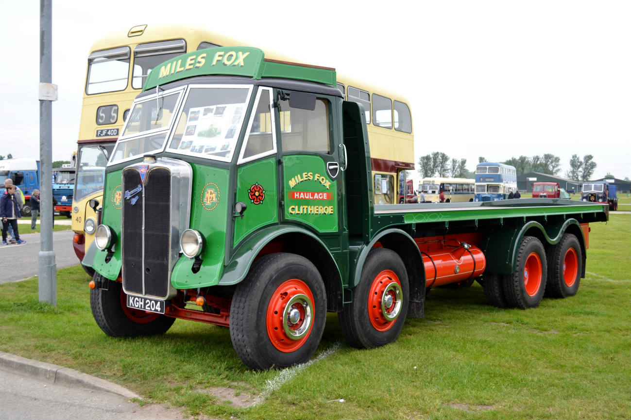 Solve 1948 AEC Mamoth Major Mk III jigsaw puzzle online with 117 pieces