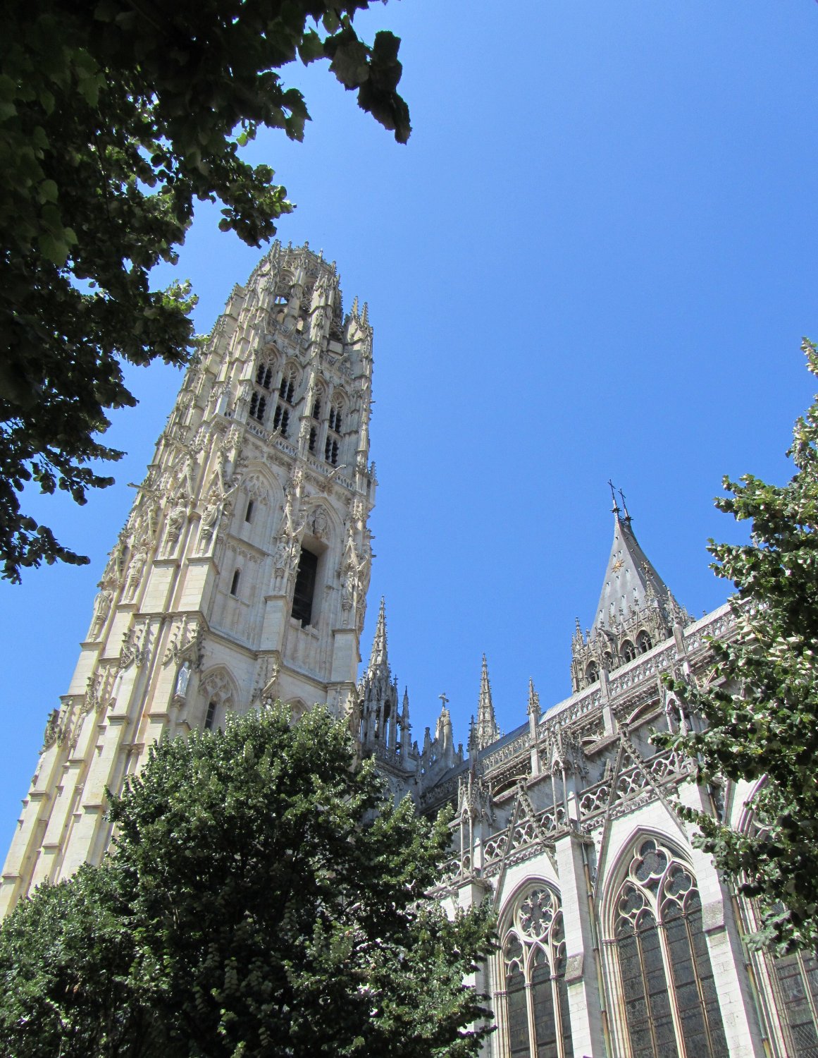 Solve The Butter Tower jigsaw puzzle online with 108 pieces