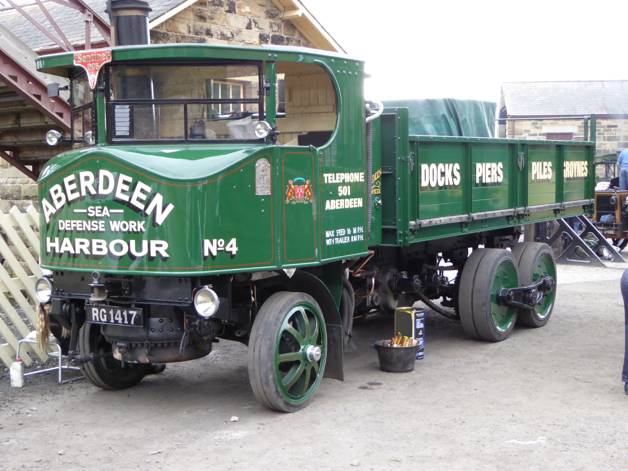 Solve Sentinel DG6T No.8351 'The Aberdeen Docker' jigsaw puzzle online with 108 pieces