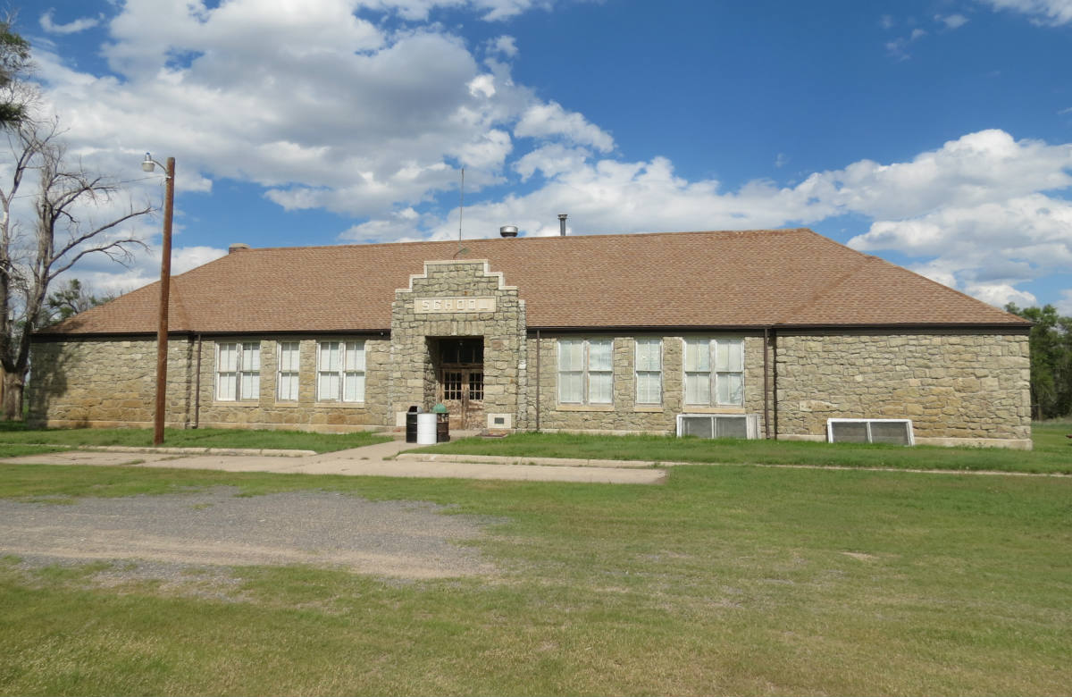 Solve Former Schoolhouse In Ludell, Kansas jigsaw puzzle online with 77 ...