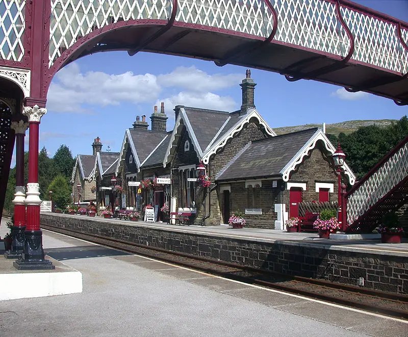 Solve Settle Railway Station, North Yorkshire, UK jigsaw puzzle online ...