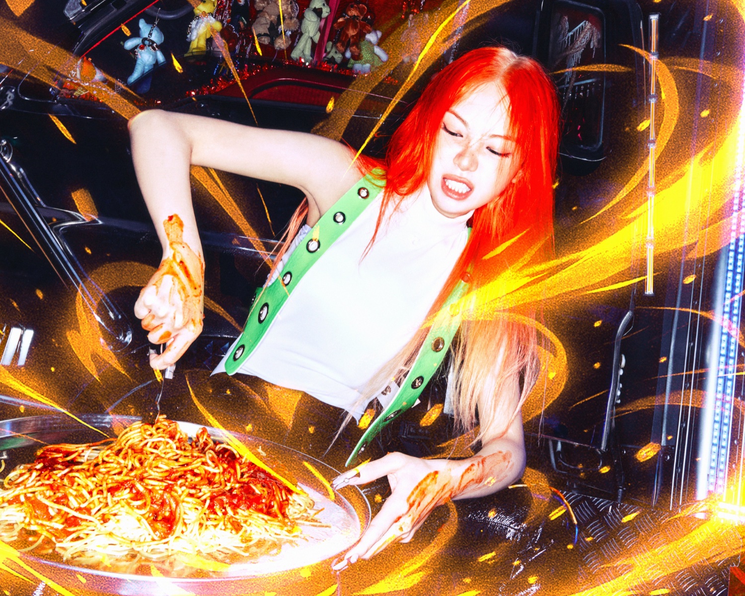 Solve LE SSERAFIM Chaewon jigsaw puzzle online with 48 pieces