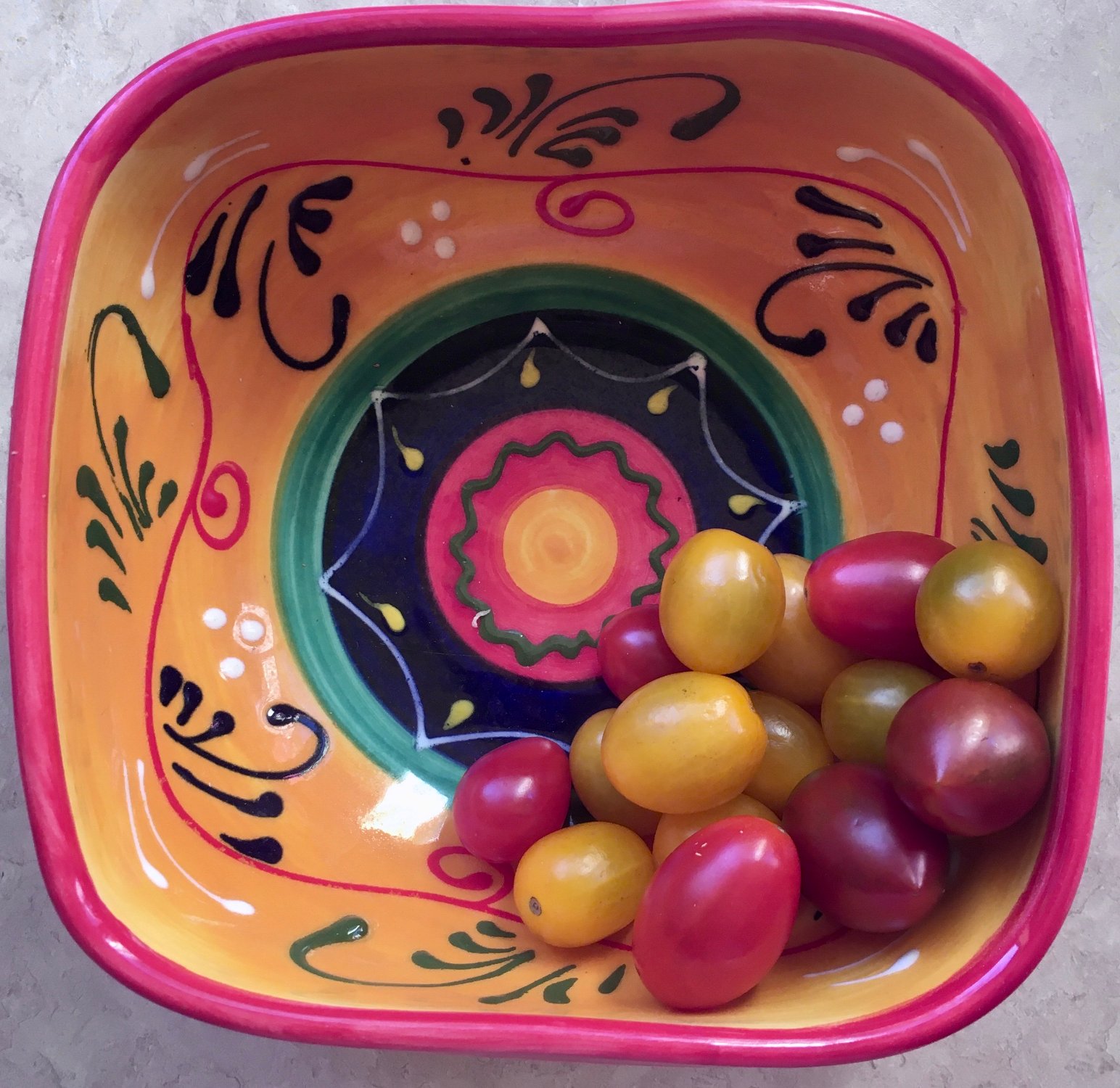 Solve Spanish Bowl with tomatoes jigsaw puzzle online with 81 pieces