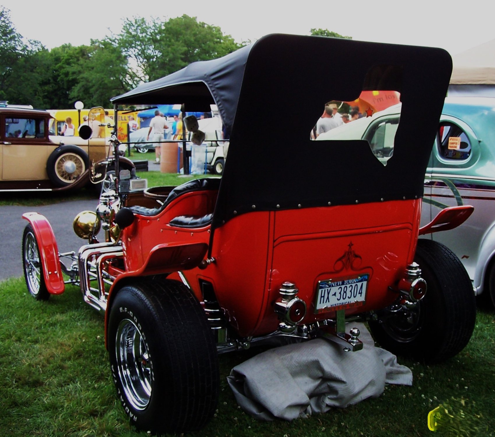 Solve 1922 Ford T-Bucket--Rear jigsaw puzzle online with 90 pieces