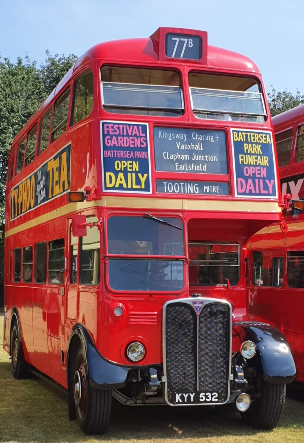 Solve London RT bus jigsaw puzzle online with 300 pieces
