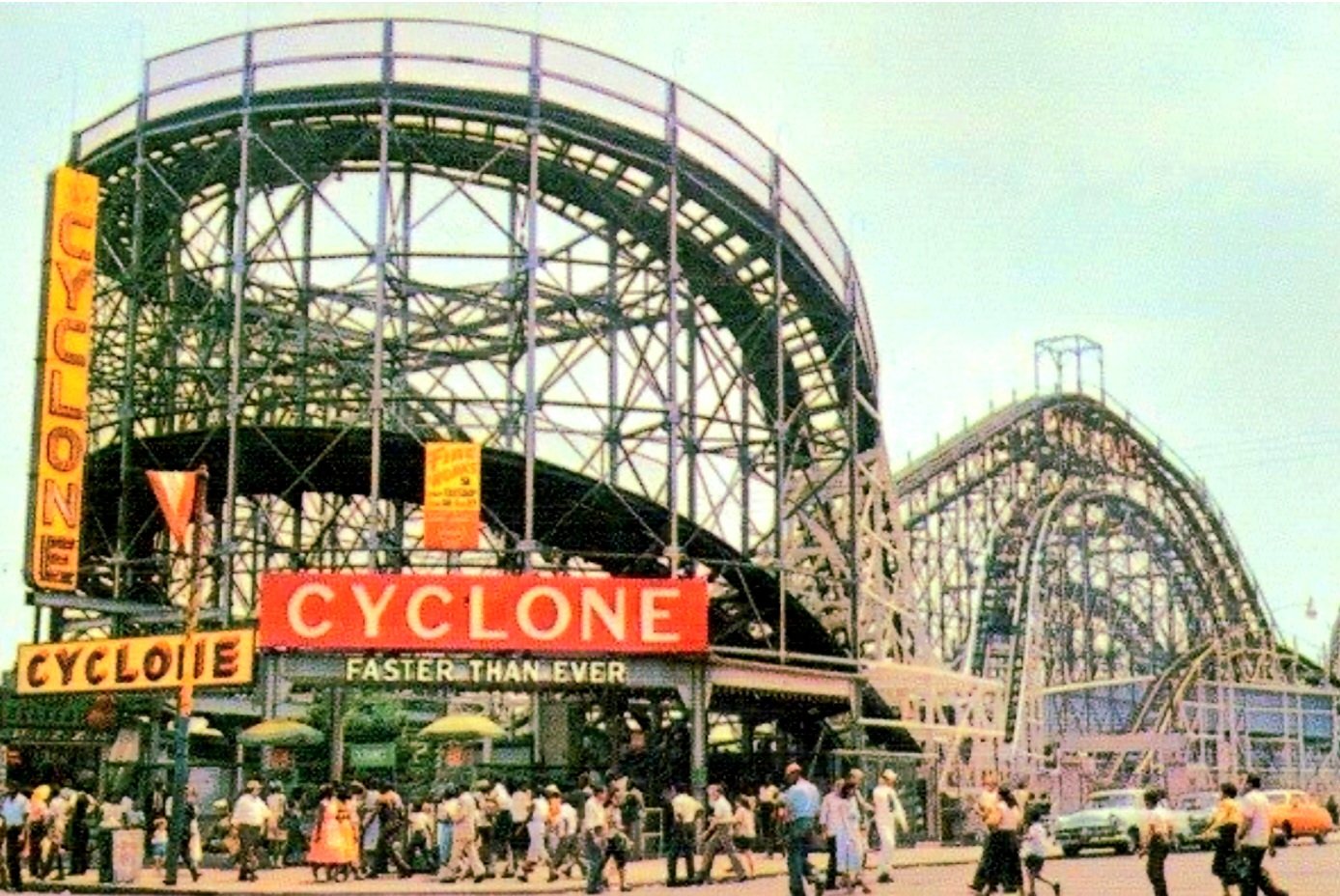 Solve The Cyclone jigsaw puzzle online with 70 pieces