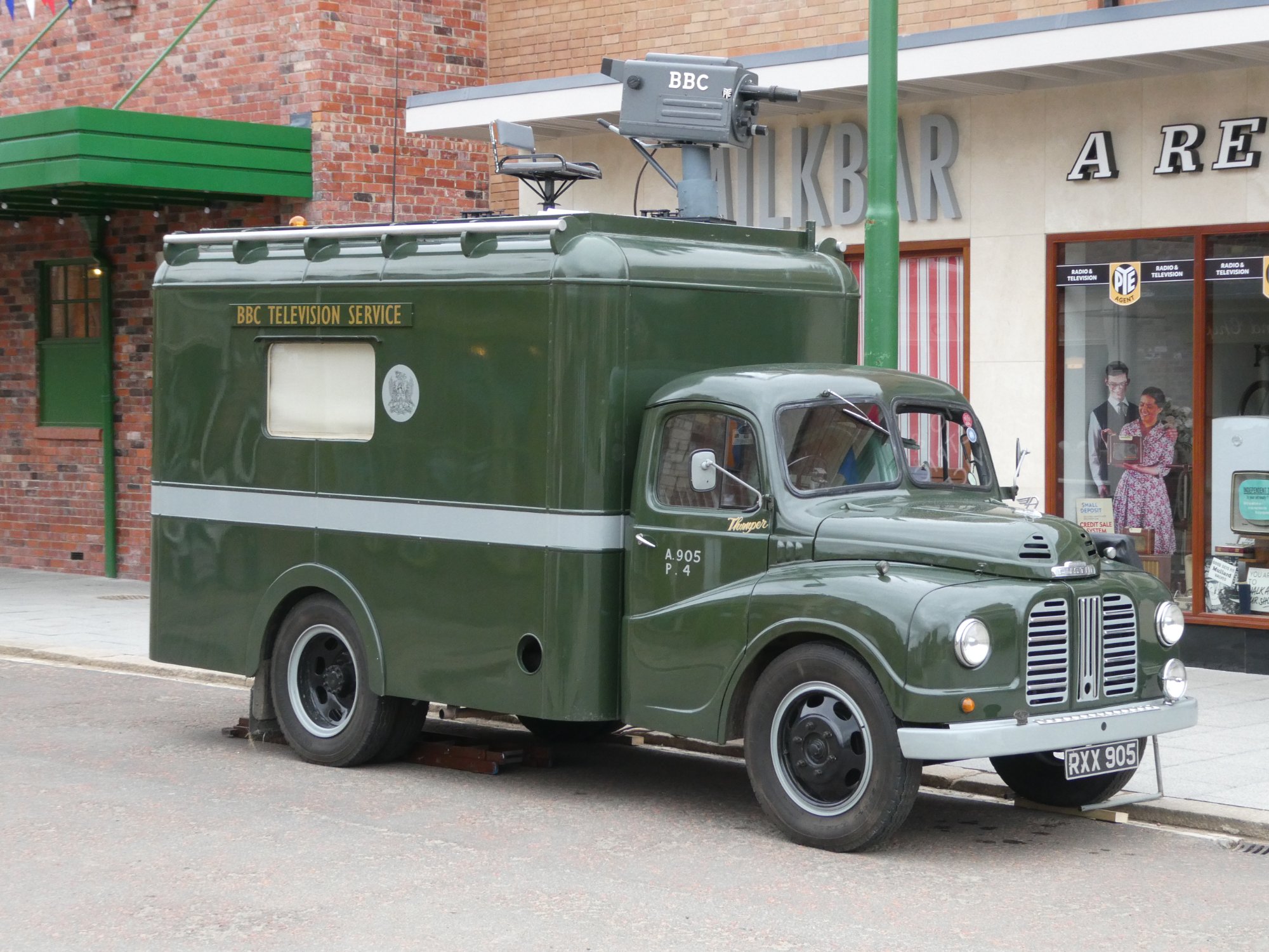 Solve 1953 Austin Loadstar Outside Broadcast Unit jigsaw puzzle online ...