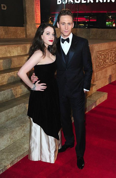 Solve Tom and Kat jigsaw puzzle online with 15 pieces