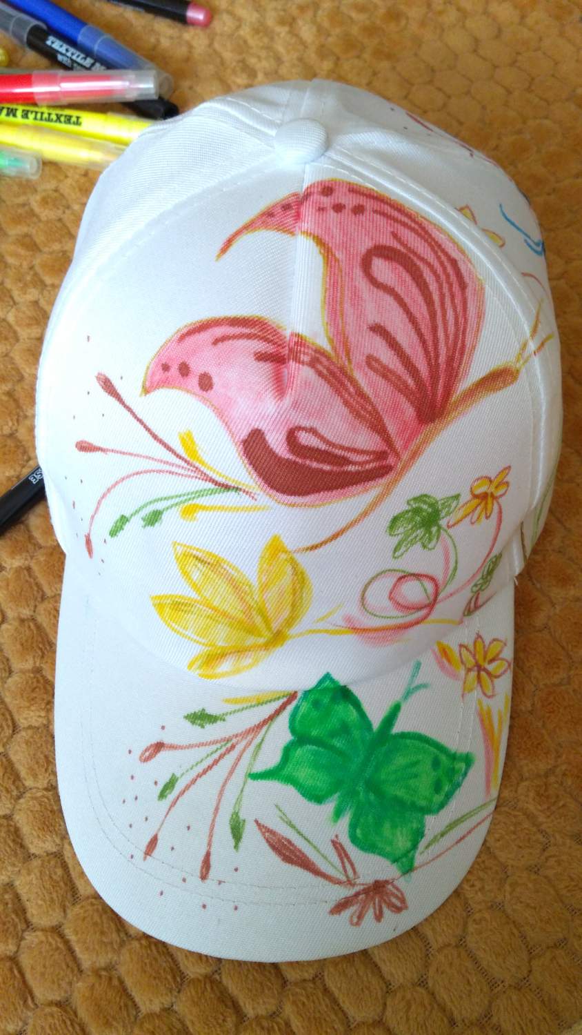 Solve Cap jigsaw puzzle online with 198 pieces