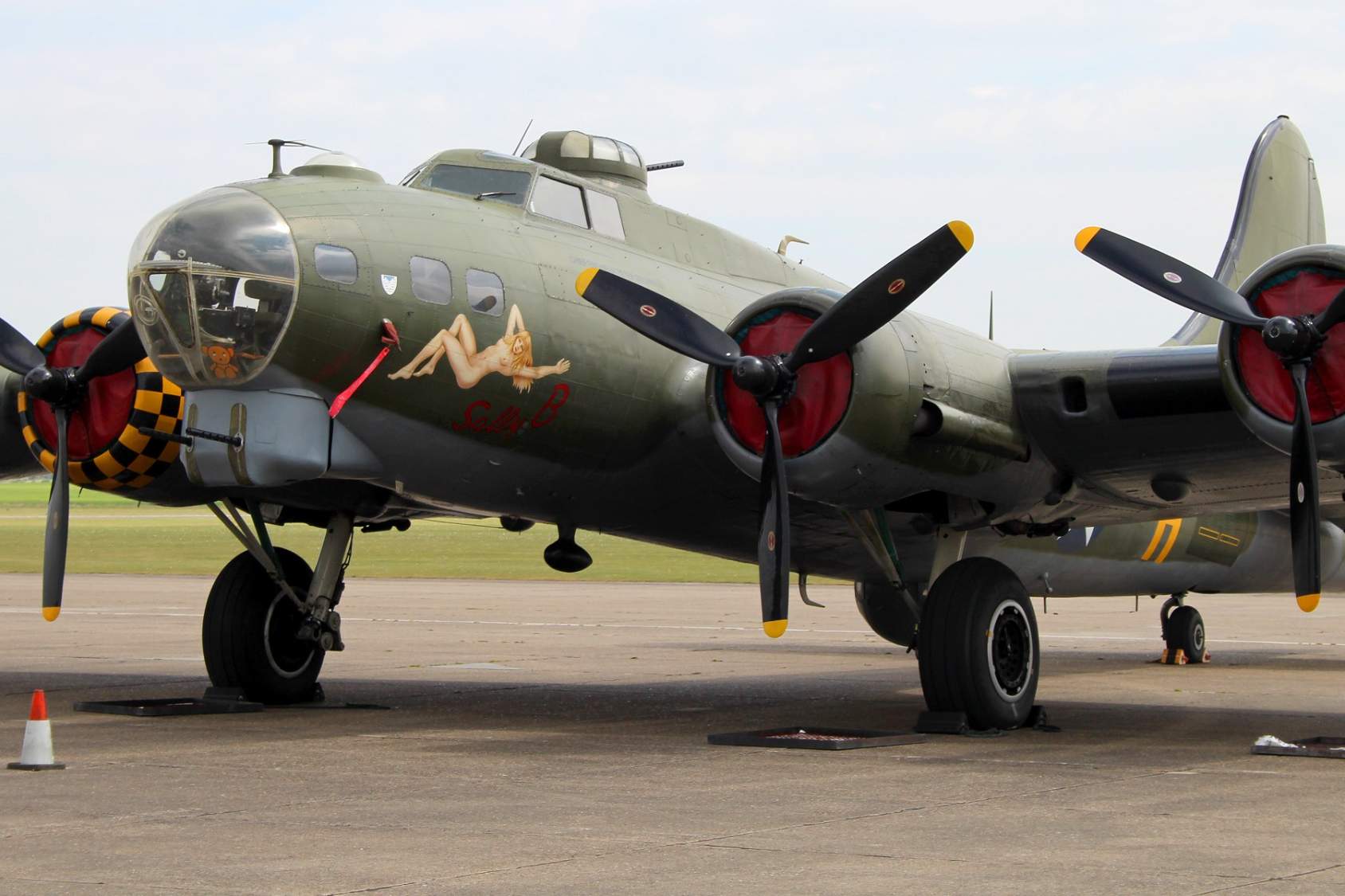 Solve Boeing B-17G Flying Fortress jigsaw puzzle online with 126 pieces Solve Boeing B-17G Flying Fortress jigsaw puzzle online with 126 pieces