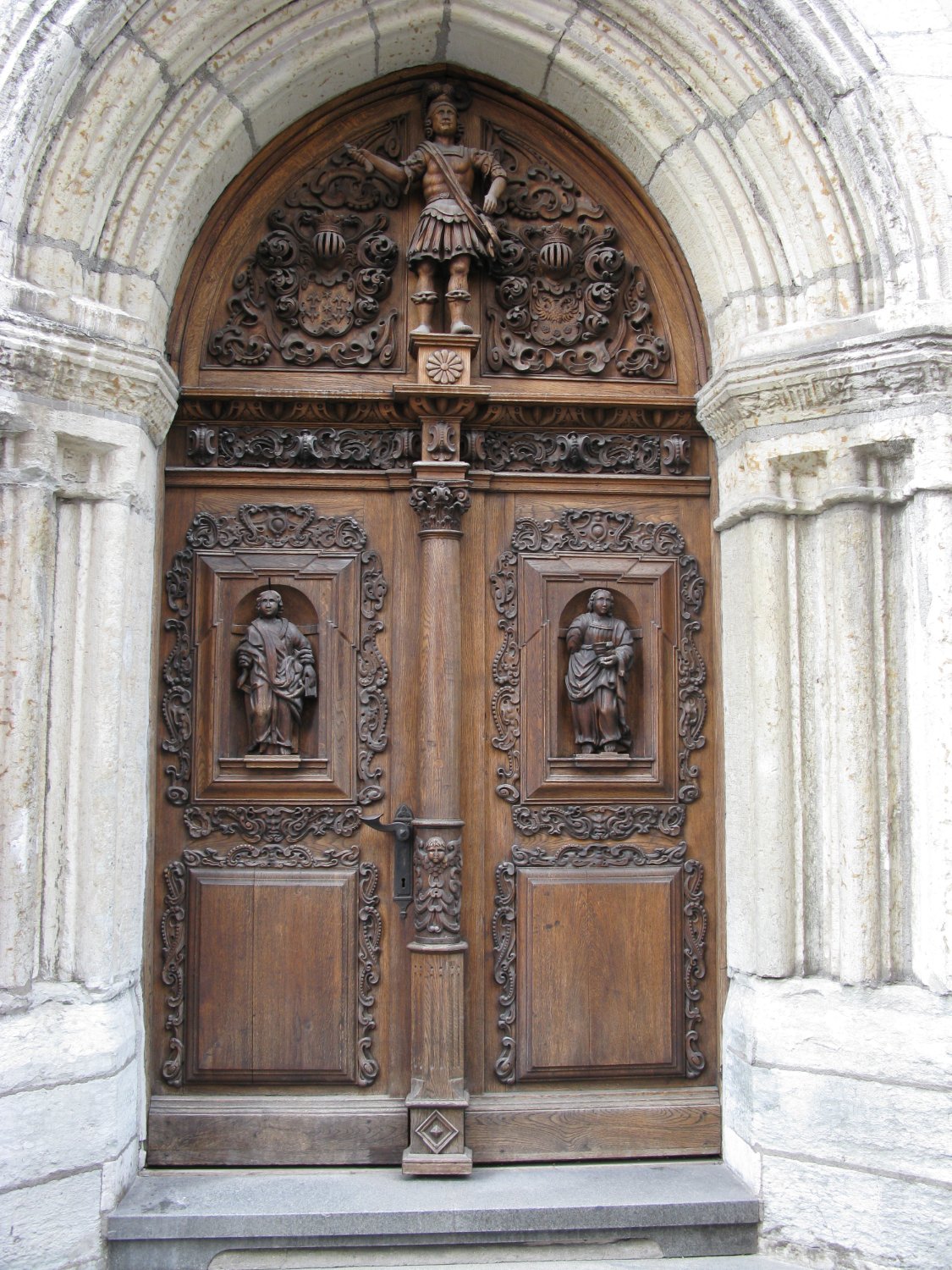 Solve The door jigsaw puzzle online with 88 pieces