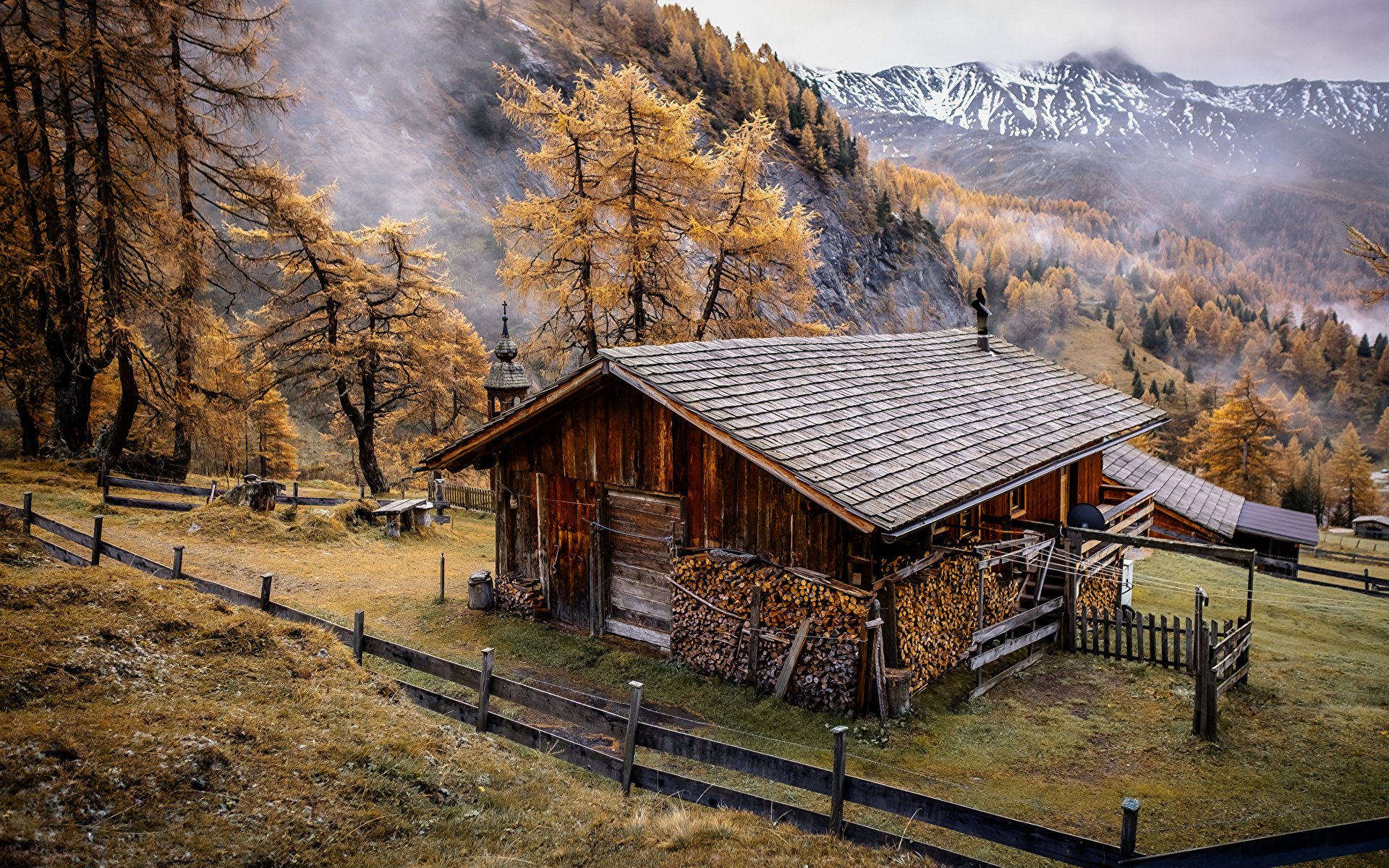 Solve Austria_Mountains_Autumn jigsaw puzzle online with 160 pieces