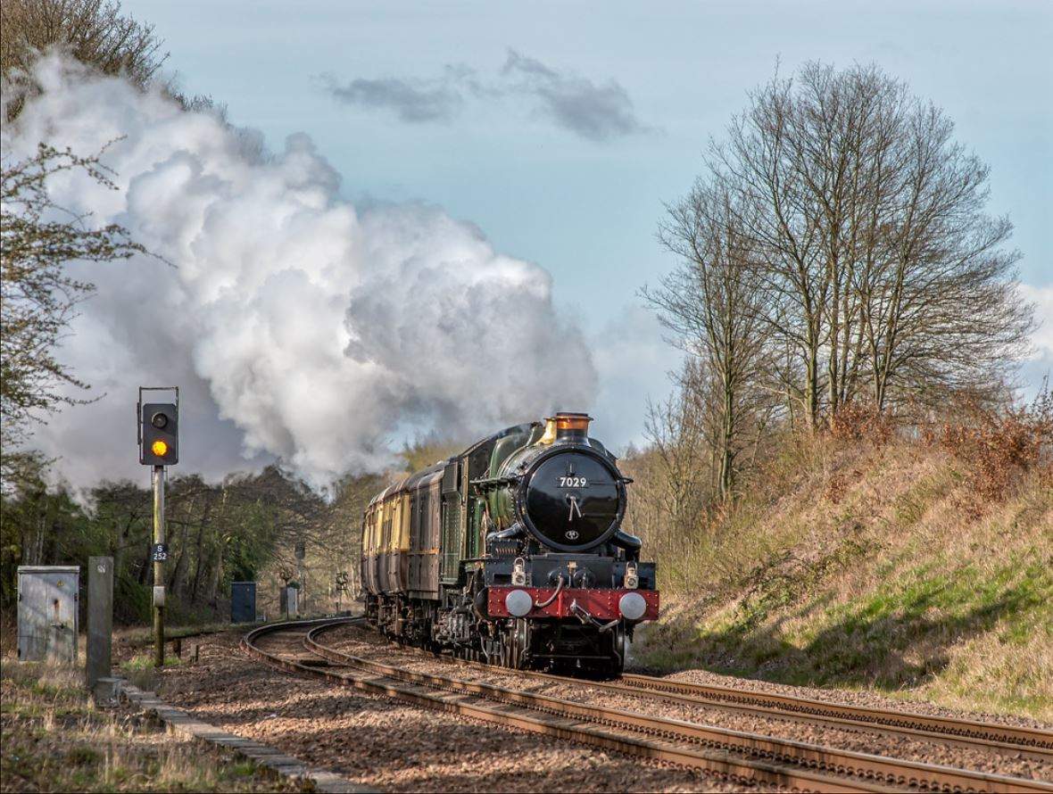 Solve GWR Castle Class 4-6-0 7029 Clun Castle races through Slitting ...