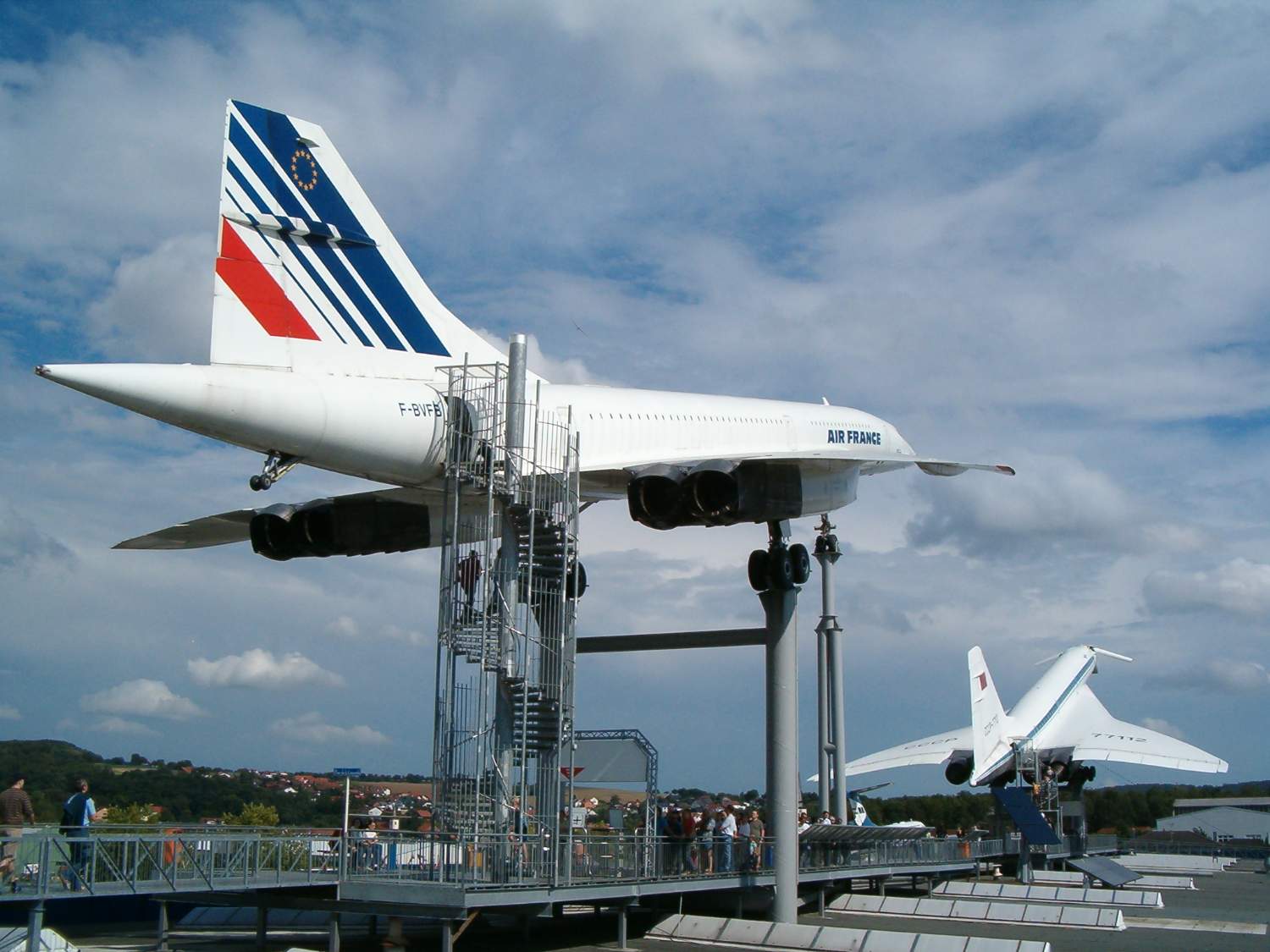 Solve Concorde and Concordski jigsaw puzzle online with 108 pieces