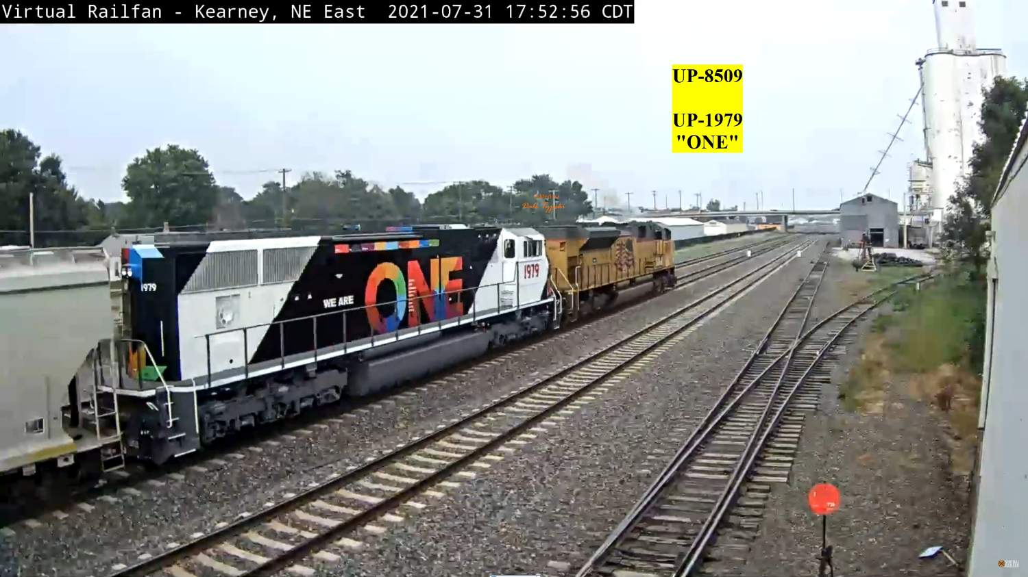 Solve UP-1979 "the ONE", with UP-8509 leading at Kearney,NE/USA jigsaw puzzle online with 45 pieces