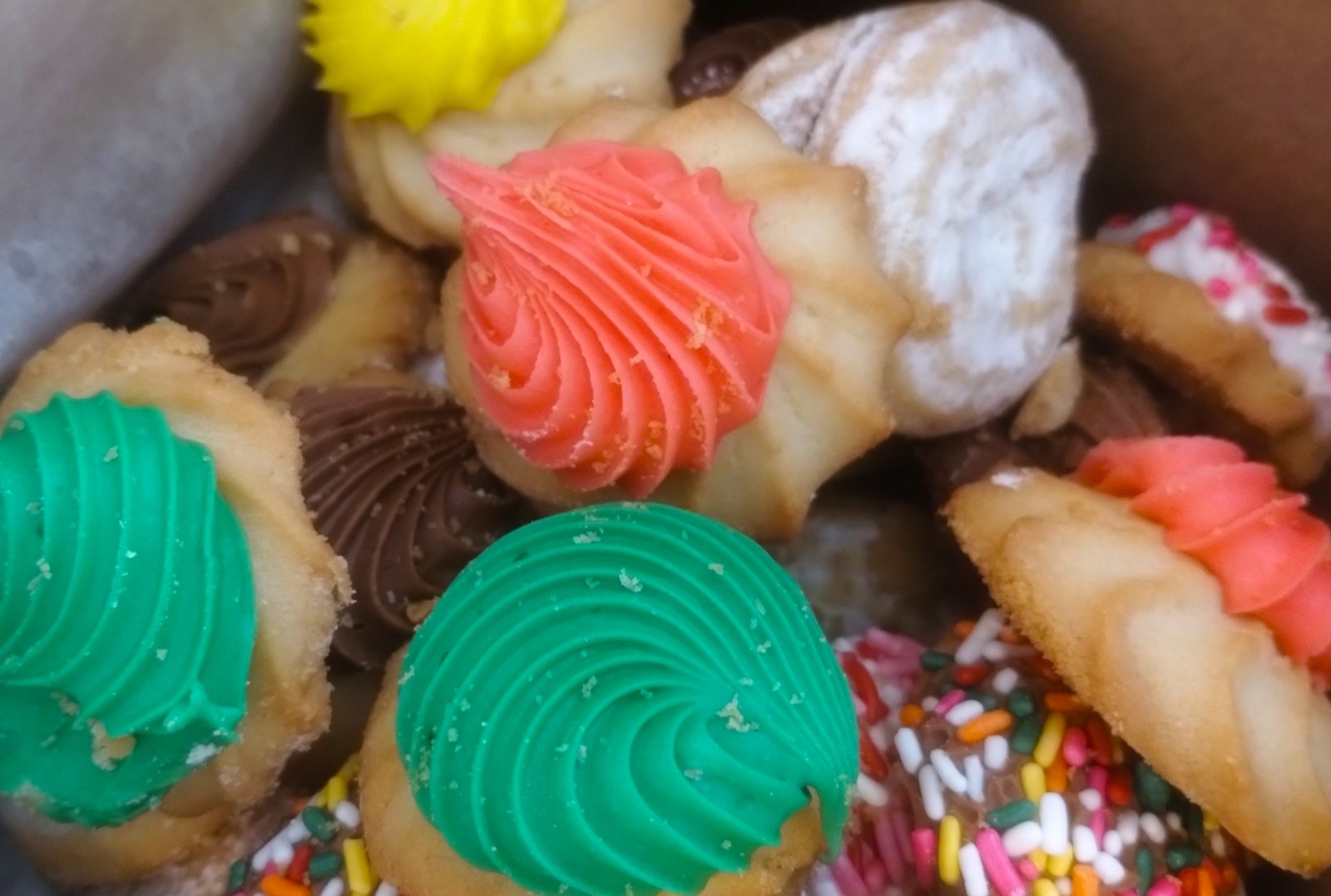 Solve Savoia cookies jigsaw puzzle online with 40 pieces
