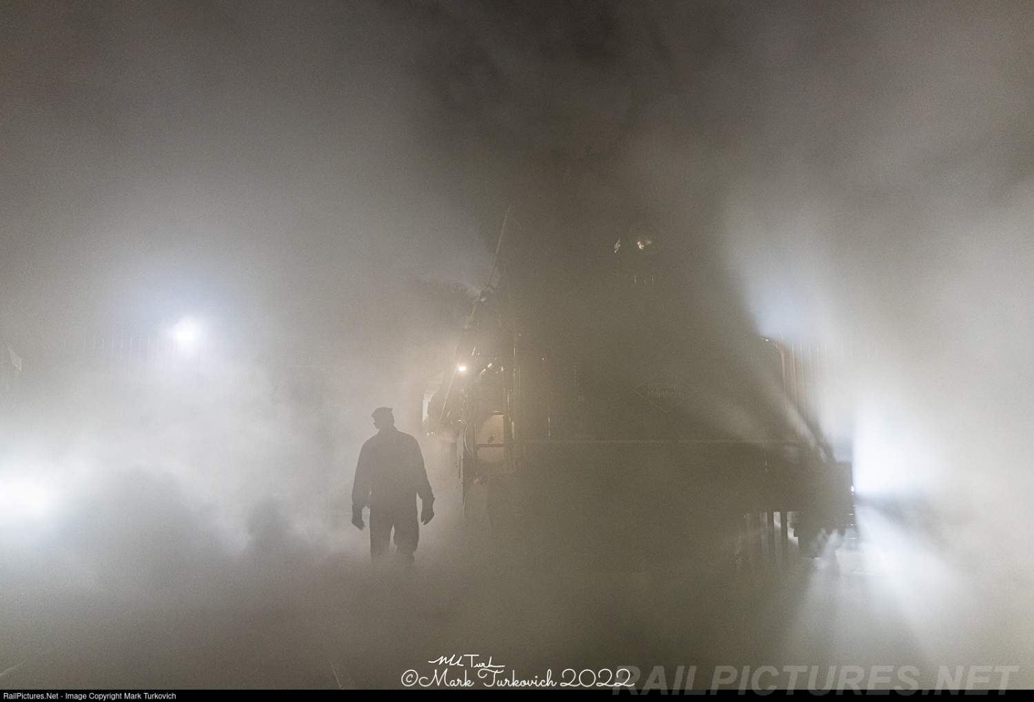 Solve Ghosts! jigsaw puzzle online with 70 pieces