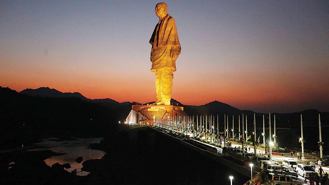 Solve Statue of Unity jigsaw puzzle online with 120 pieces