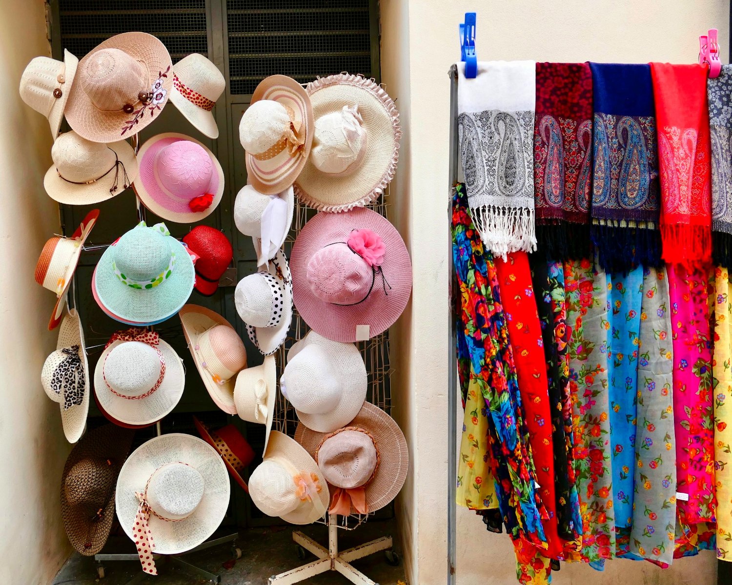 Solve Hats, scarves jigsaw puzzle online with 48 pieces