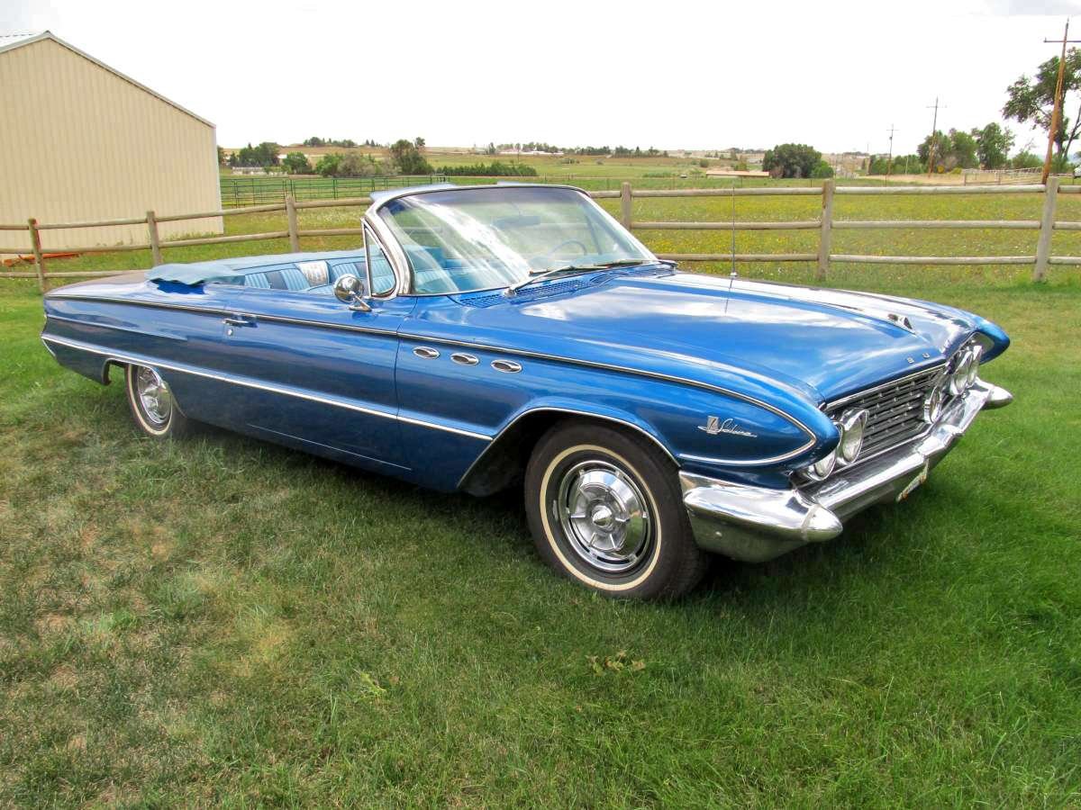 Solve 1961 Buick LeSabre Convertible jigsaw puzzle online with 88 pieces