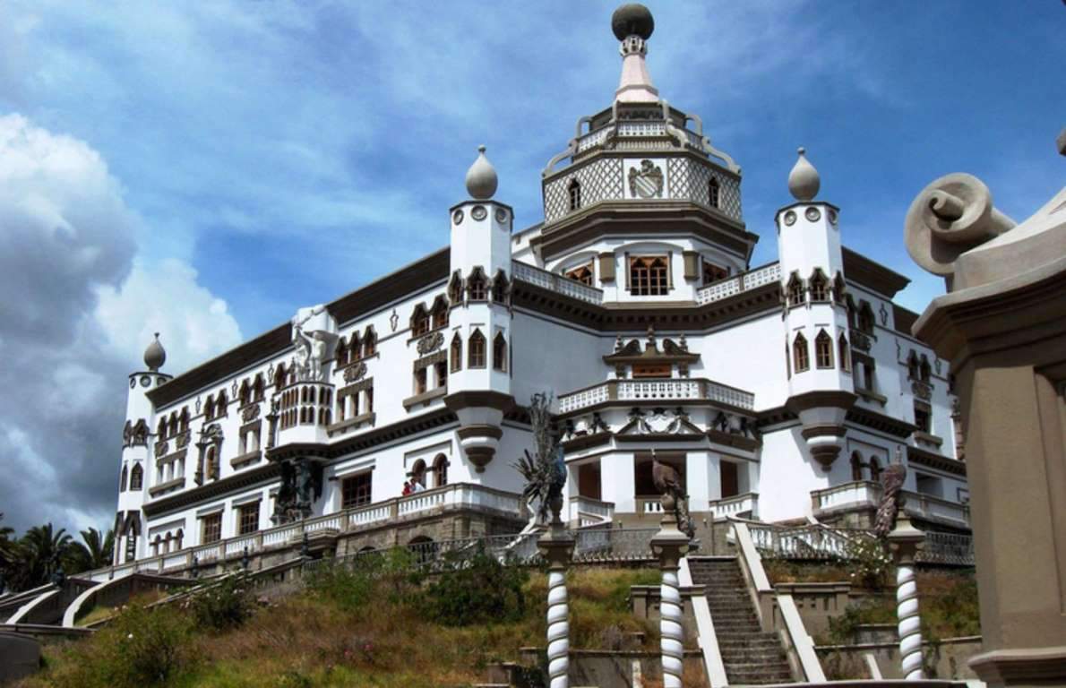 Solve 50-bedroom castle, Pichincha, Ecuador $8 million jigsaw puzzle ...
