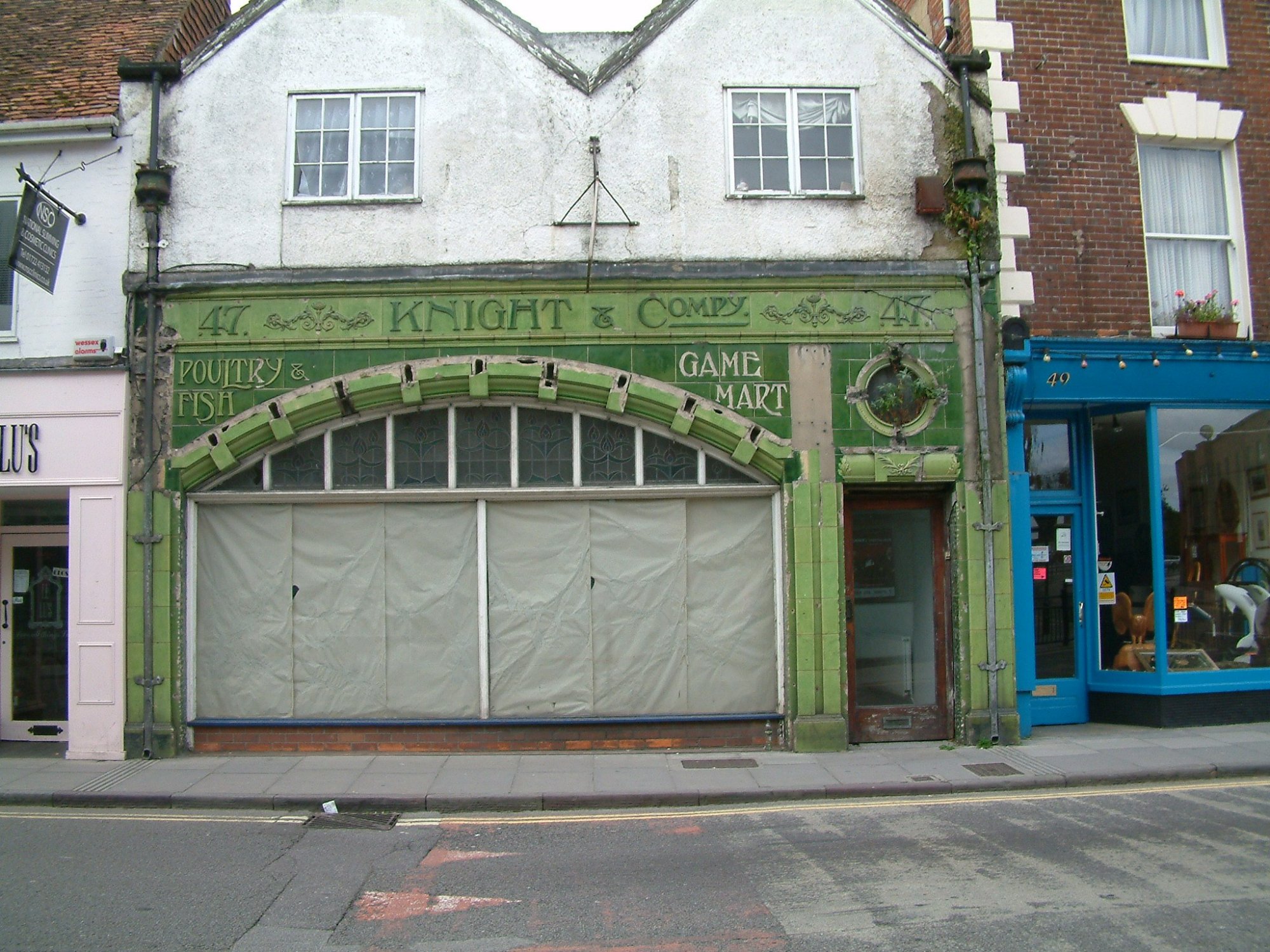 Solve Old shop front, Salisbury jigsaw puzzle online with 500 pieces