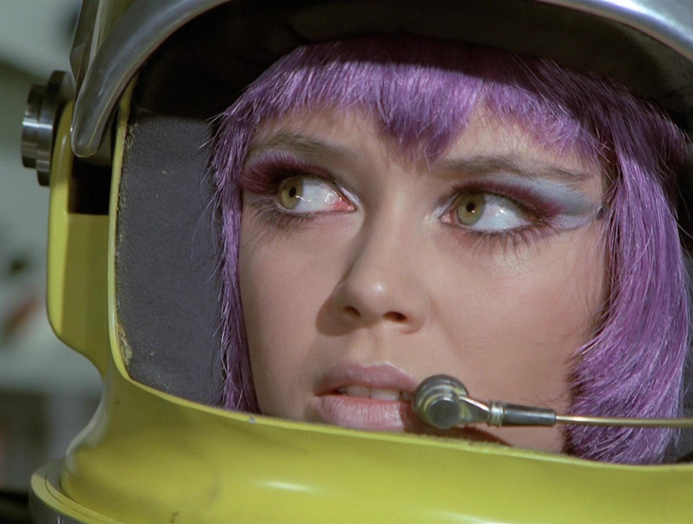 Solve Lt Ellis UFO jigsaw puzzle online with 437 pieces