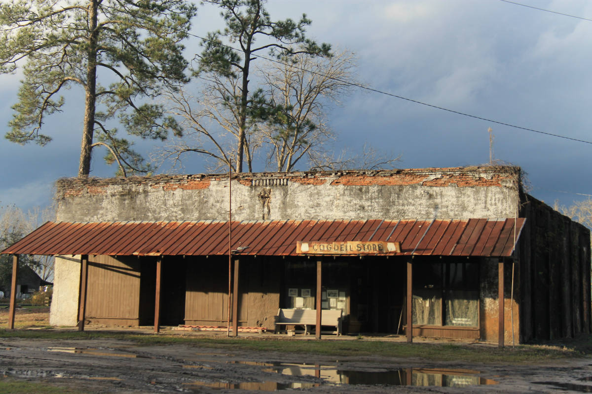 Solve The Old Cogdell, Georgia Store jigsaw puzzle online with 54 pieces