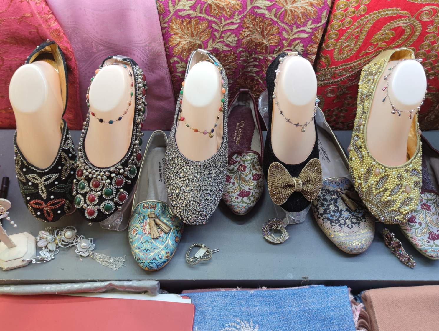 Solve Shawls, Shoes And Anklets jigsaw puzzle online with 48 pieces