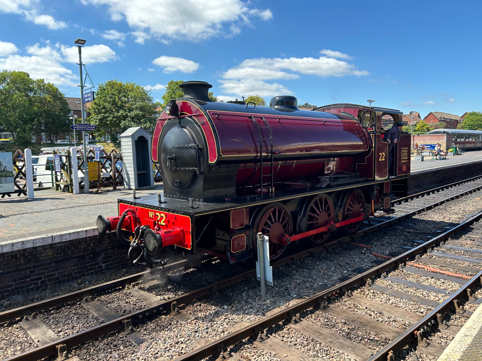 Solve Steam Engine at Sheringham jigsaw puzzle online with 204 pieces