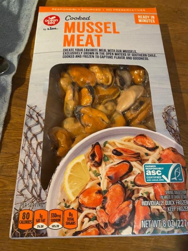 Solve Mussel meat jigsaw puzzle online with 20 pieces