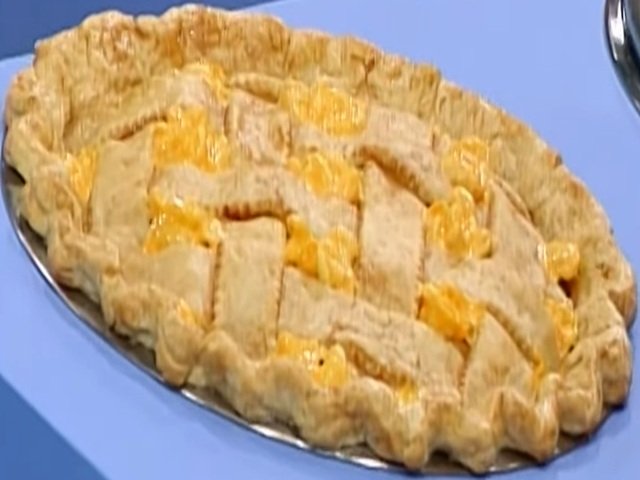 Solve macaroni cheese pie jigsaw puzzle online with 12 pieces