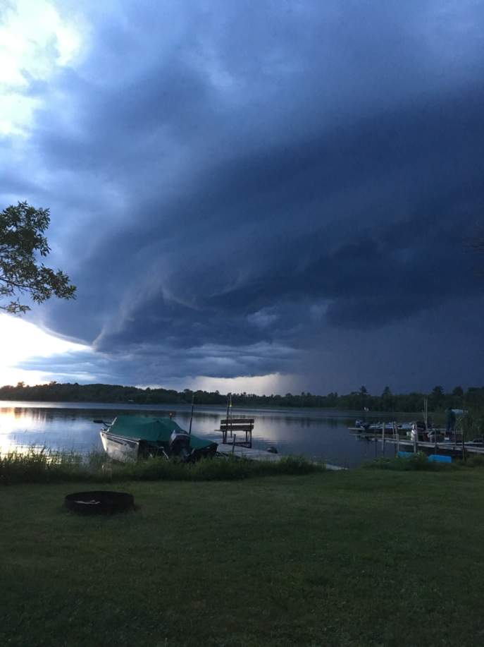 Solve Stormy Weather jigsaw puzzle online with 12 pieces