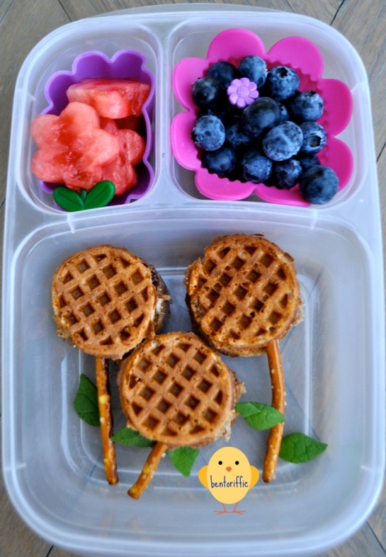 Solve Children's Bento Box Lunch jigsaw puzzle online with 88 pieces