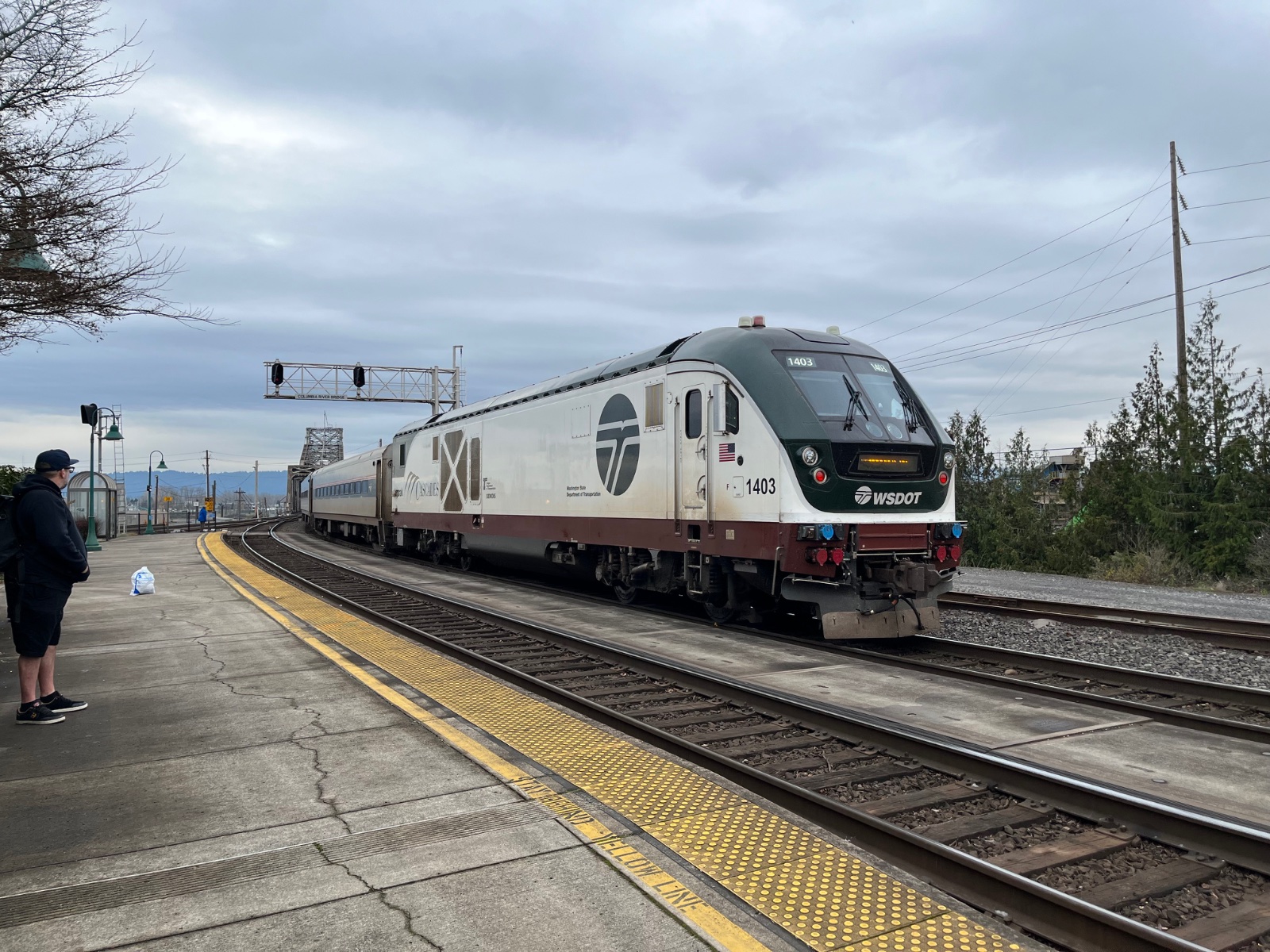 Solve Amtrak in Vancouver, WA jigsaw puzzle online with 48 pieces