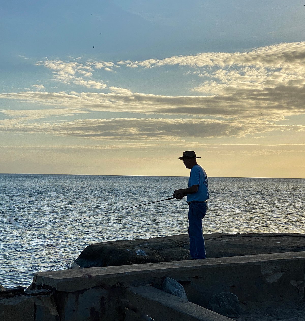 Solve Fishing jigsaw puzzle online with 64 pieces