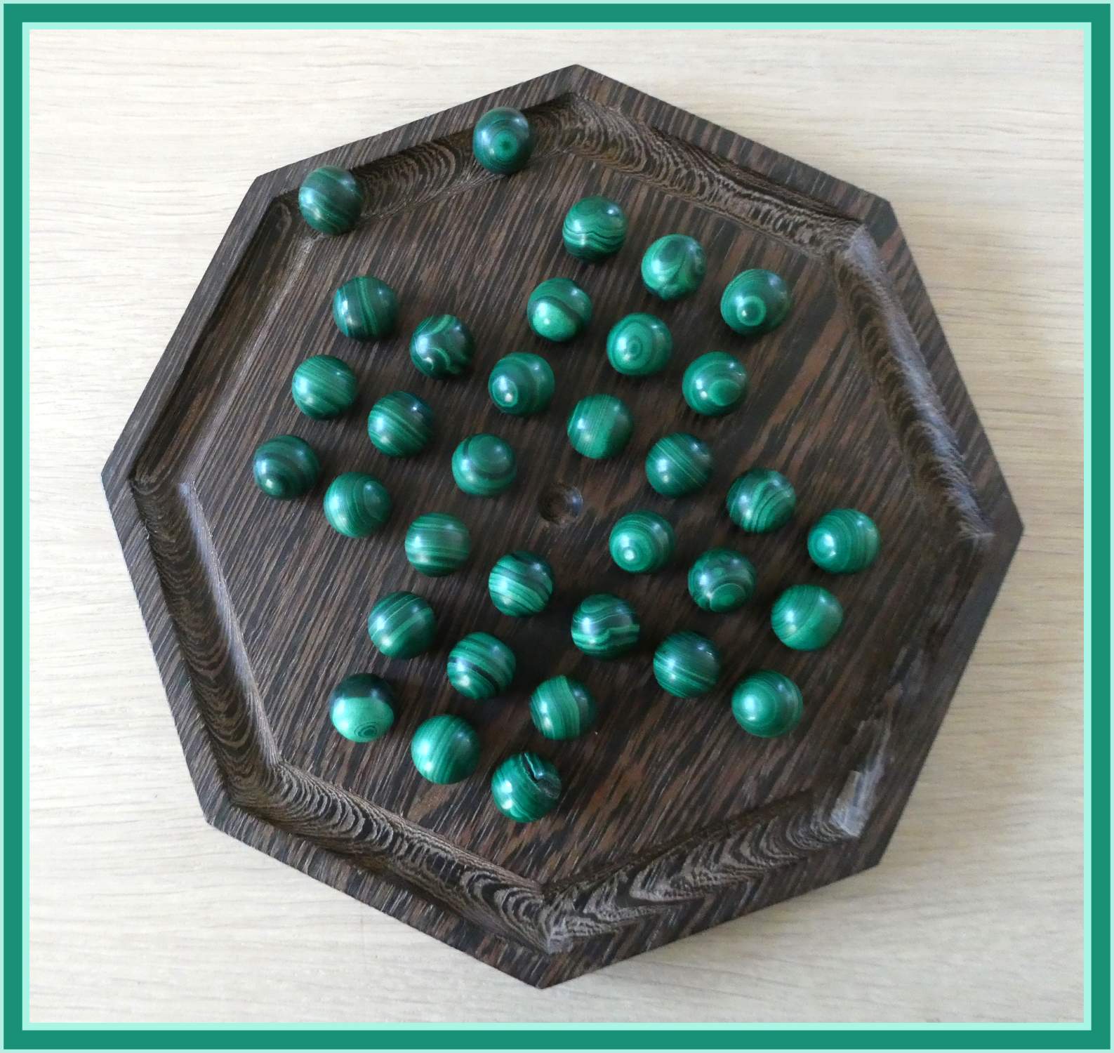 Solve Solitaire spel in malachiet. jigsaw puzzle online with 600 pieces