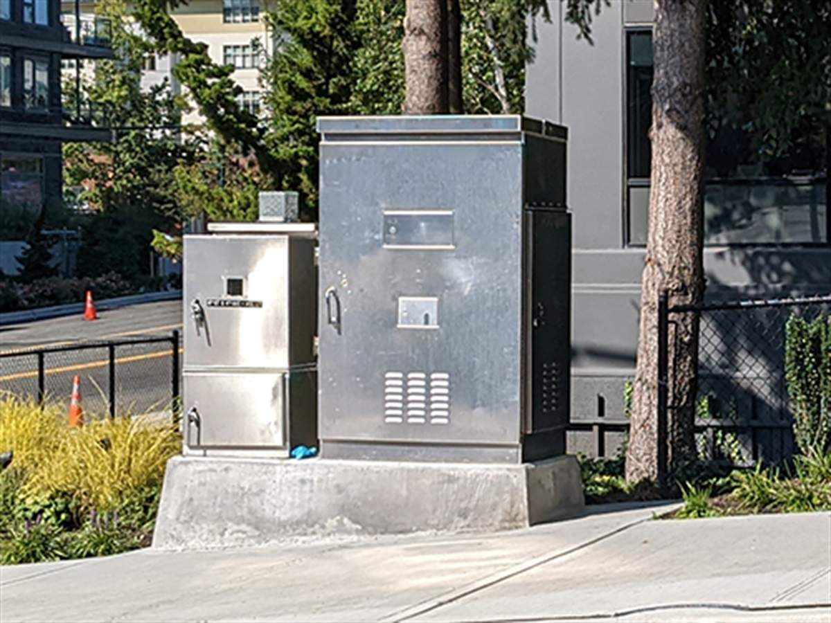 Solve utility-box-4th-ave-and-6th-street jigsaw puzzle online with 130 ...