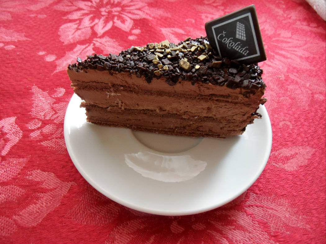 Solve Čokoládový dort jigsaw puzzle online with 30 pieces