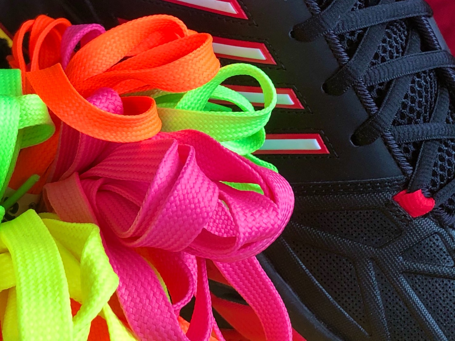 Solve Colorful laces jigsaw puzzle online with 48 pieces